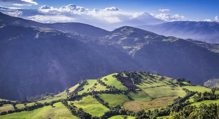 A remarkable story: How Ecuador got its name – by TravelArtWay