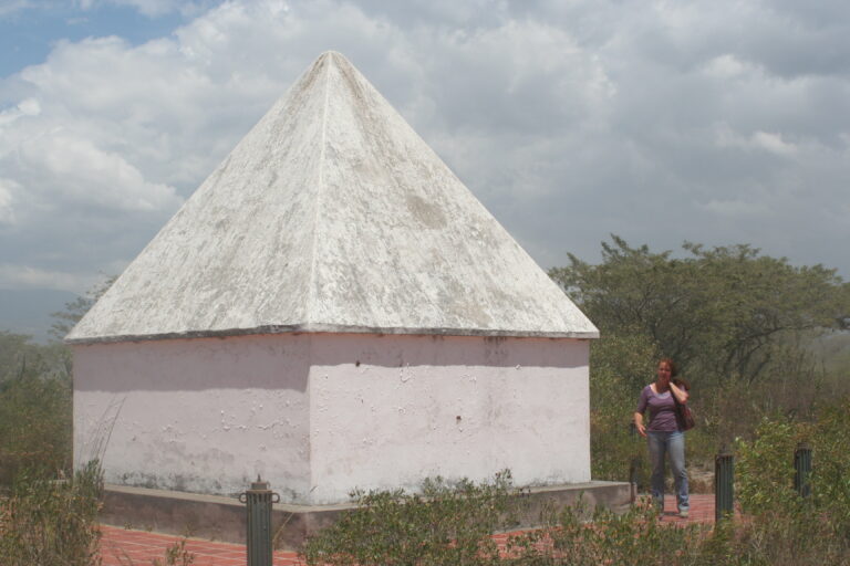 Ecuador: The pyramids of the French mission – TravelArtWay