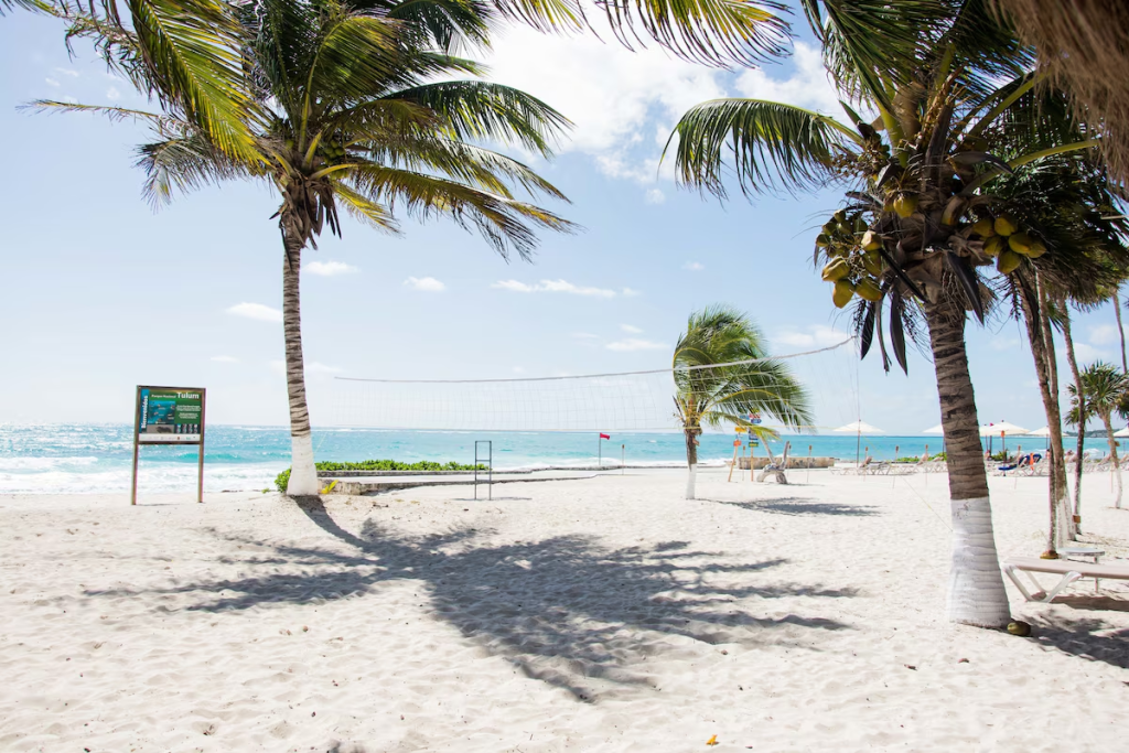 Useful tips & ideas for a visit to the famous Maya site of Tulum ...